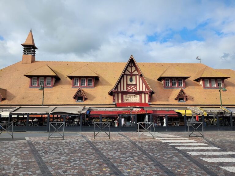 Que faire à Trouville, la Reine des Plages de la côte normande ...