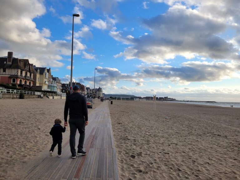 Que faire à Trouville, la Reine des Plages de la côte normande ...