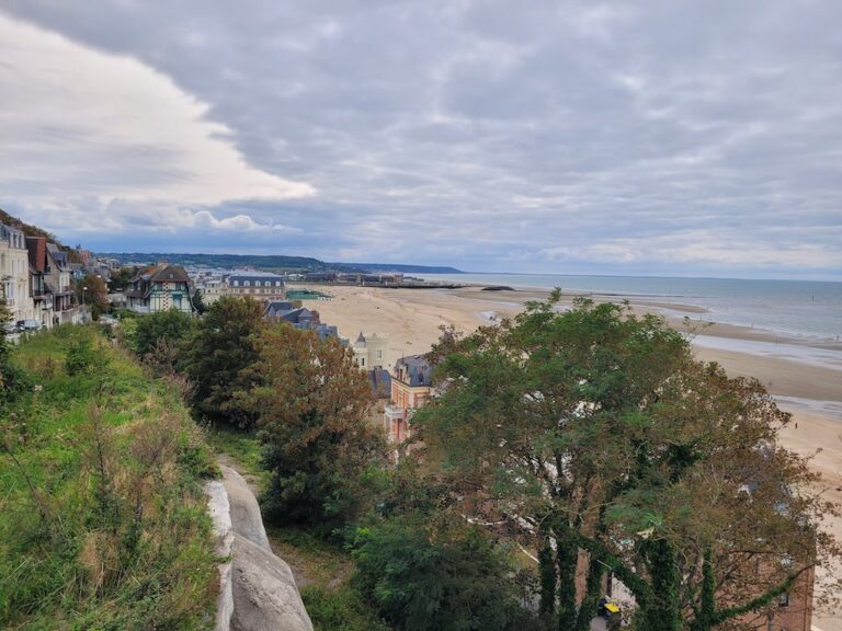 Que faire à Trouville, la Reine des Plages de la côte normande ...